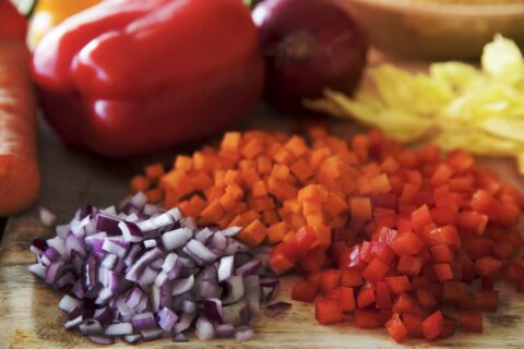 Aprende a cortar Brunoise: Guía completa y práctica | Arroz SOS